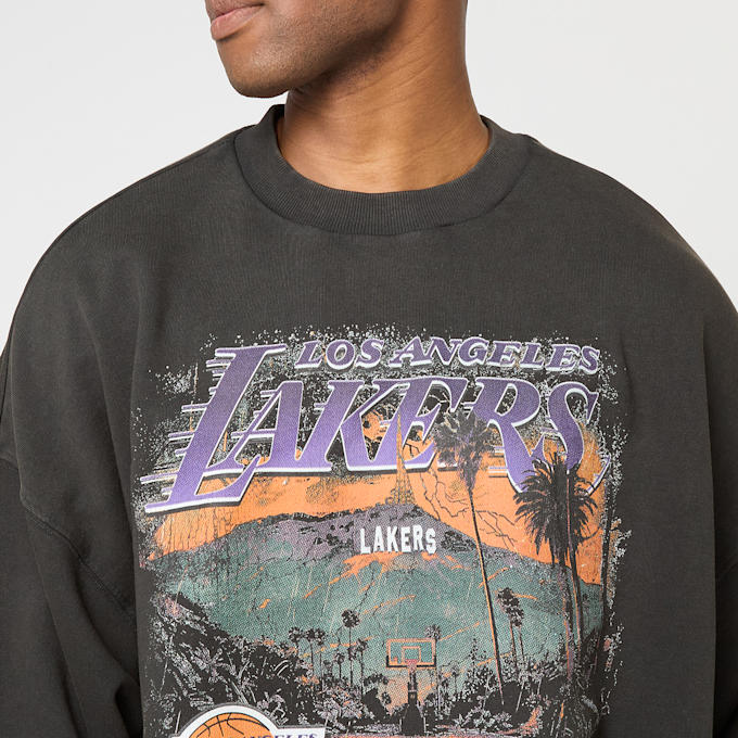 New Era NBA Washed Graphic Oversized Crew Los Angeles Lakers višebojno ...