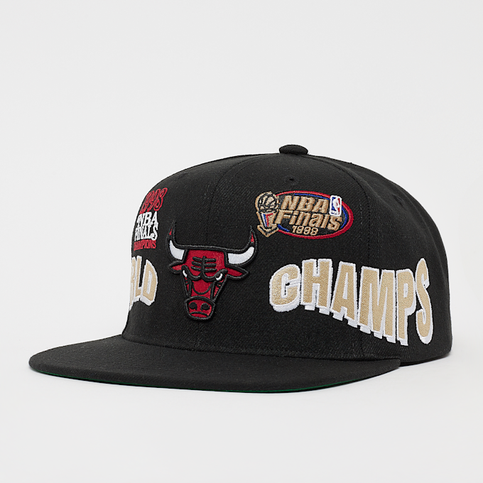 Compra Mitchell & Ness World Champs Snapback MLB Chicago Bulls preto ...