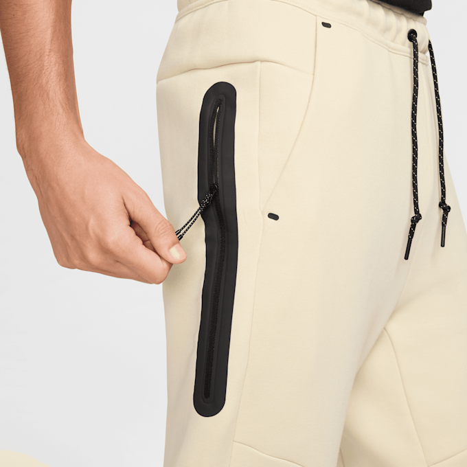 Acquista Nike Tech Fleece Jogger beige | SNIPES