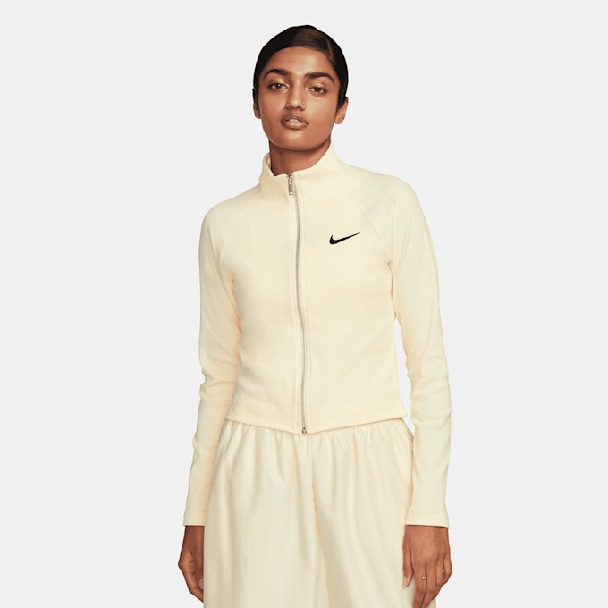 Shop Nike Sportswear Trend Jacke beige | SNIPES
