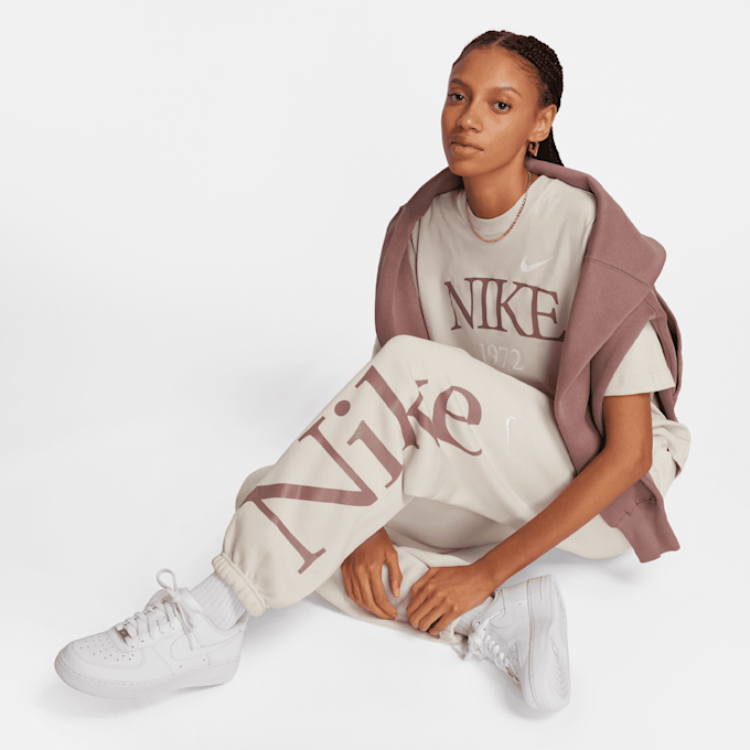 Acquista Nike Sportswear Phoenix Fleece Oversize Logo Sweatpant nero ...