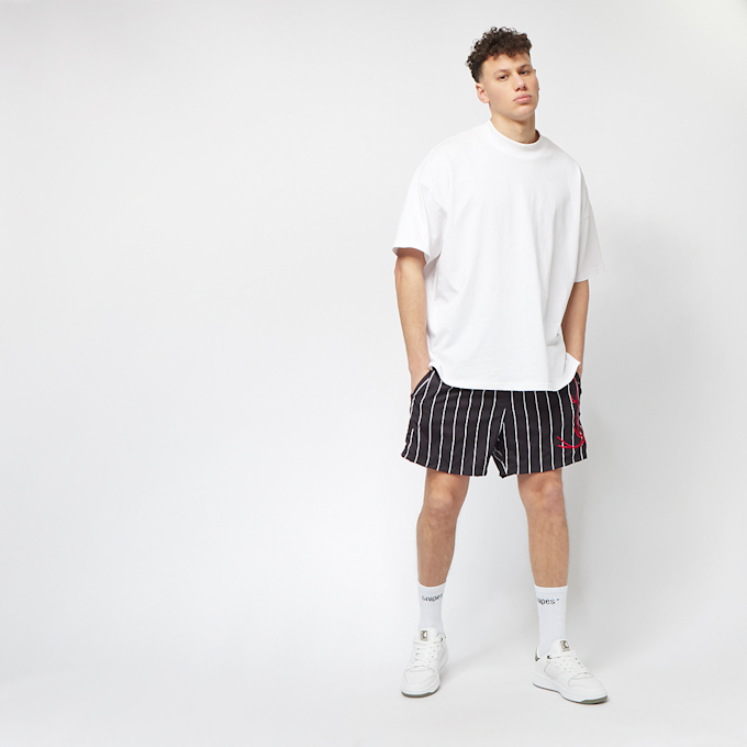 Karl Kani Signature Pinstripe Board Shorts czarny | KM-SW011-001-02 ...