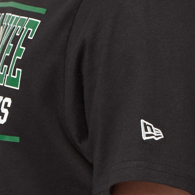 New Era NBA Bar Graphic T-Shirt MILBUC zwart | 13134152 | SNIPES