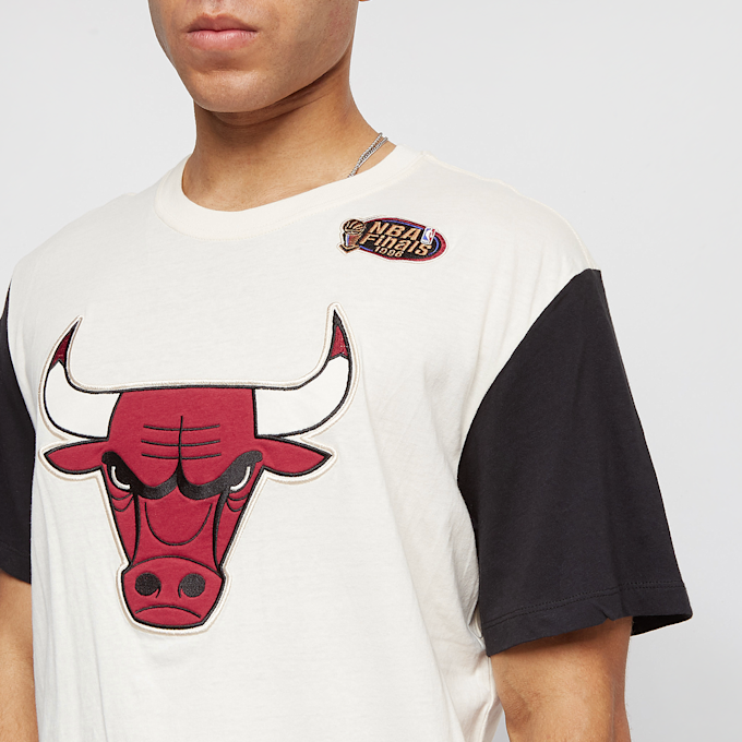 Mitchell & Ness NBA Color Blocked Short Sleeve Tee Chicago Bulls beige ...