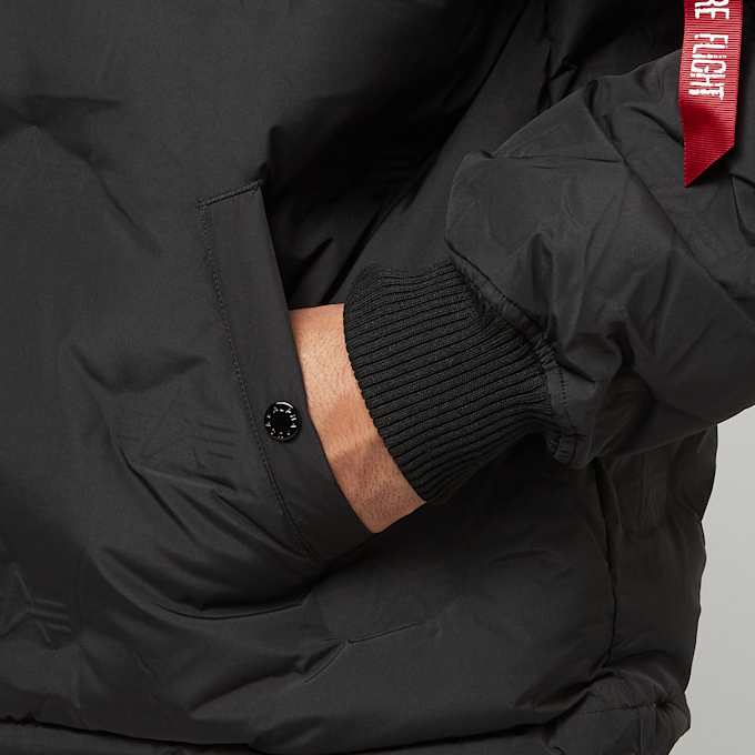 Alpha Industries Hooded Logo Puffer noir | 108107-03 | SNIPES