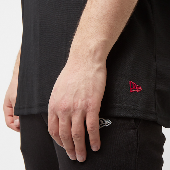 New Era Script Oversize Mesh Tee Chicago Bulls schwarz | 60332209 | SNIPES